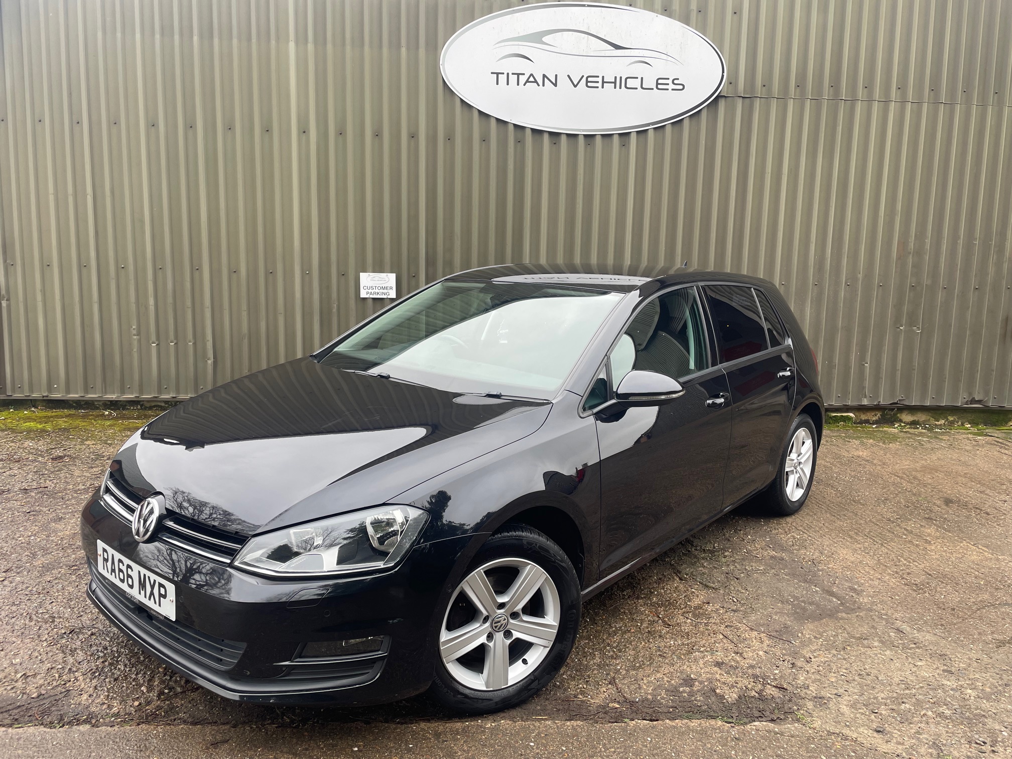 VW Golf 1.6 TDI BlueMotion Tech Match Edition Euro 6 (s/s) 5dr - Titan ...