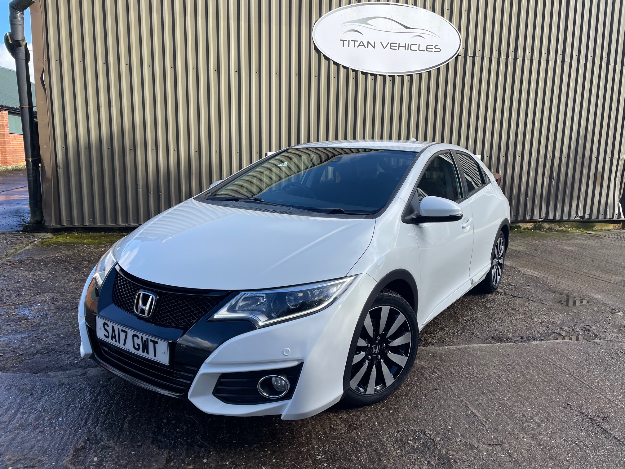 Honda Civic 1.8 i-VTEC SE Plus (Navi) Auto Euro 6 5dr - Titan Vehicles Ltd