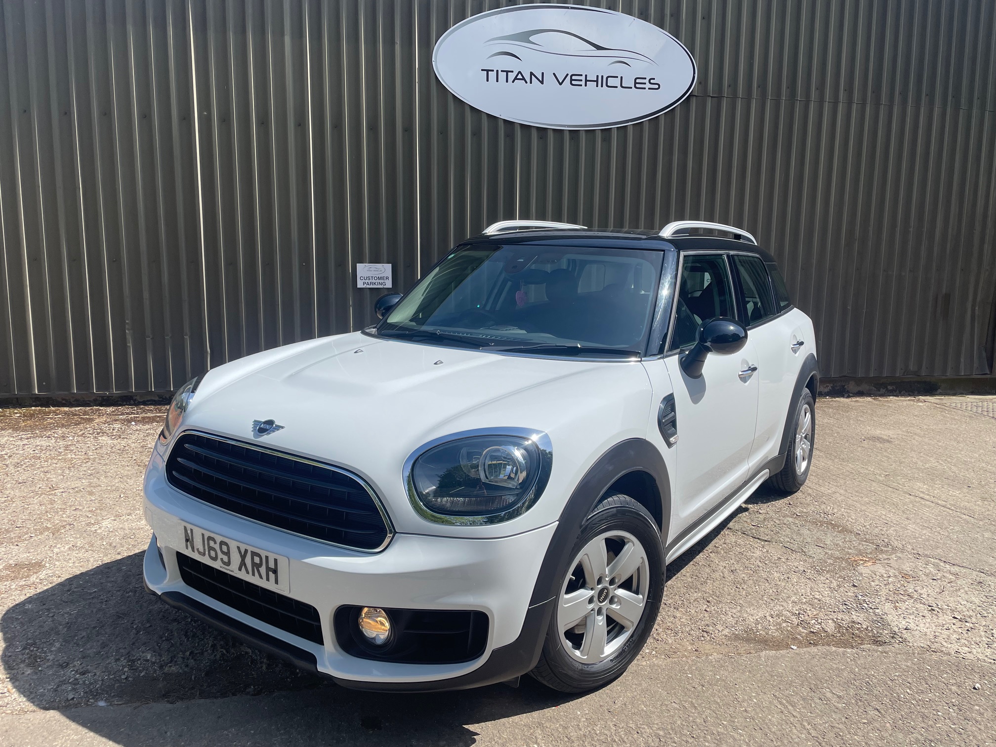 MINI Countryman 1.5 Cooper Classic Euro 6 (s/s) 5dr - Titan Vehicles Ltd